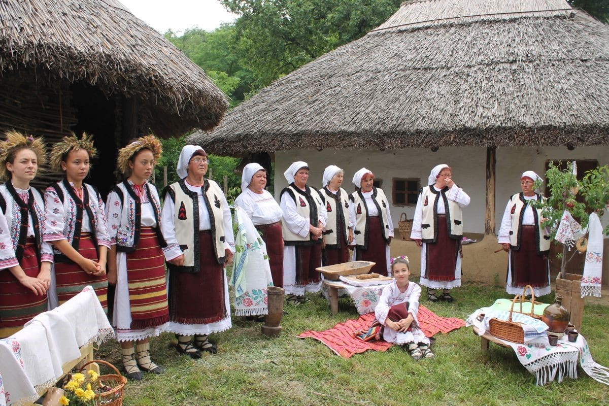 George Pascal – Tradiții și Obiceiuri Românești - Caloianul - Revista ...